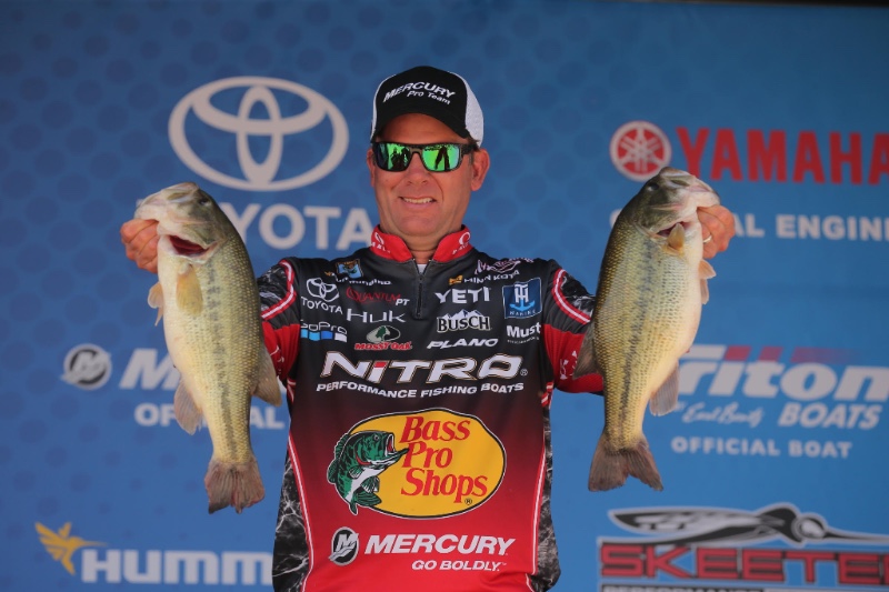 Kevin VanDam takes over top spot at Bassmaster Elite on Grand Lake ...