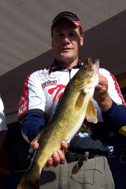 Hedquist Leads Walmart FLW League Finals on Lake Wissota | WalleyeFIRST